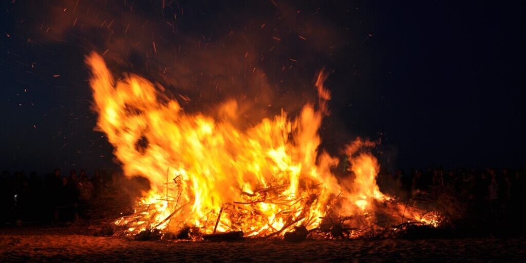 Vi önskar en trevlig valborg - TimeApp